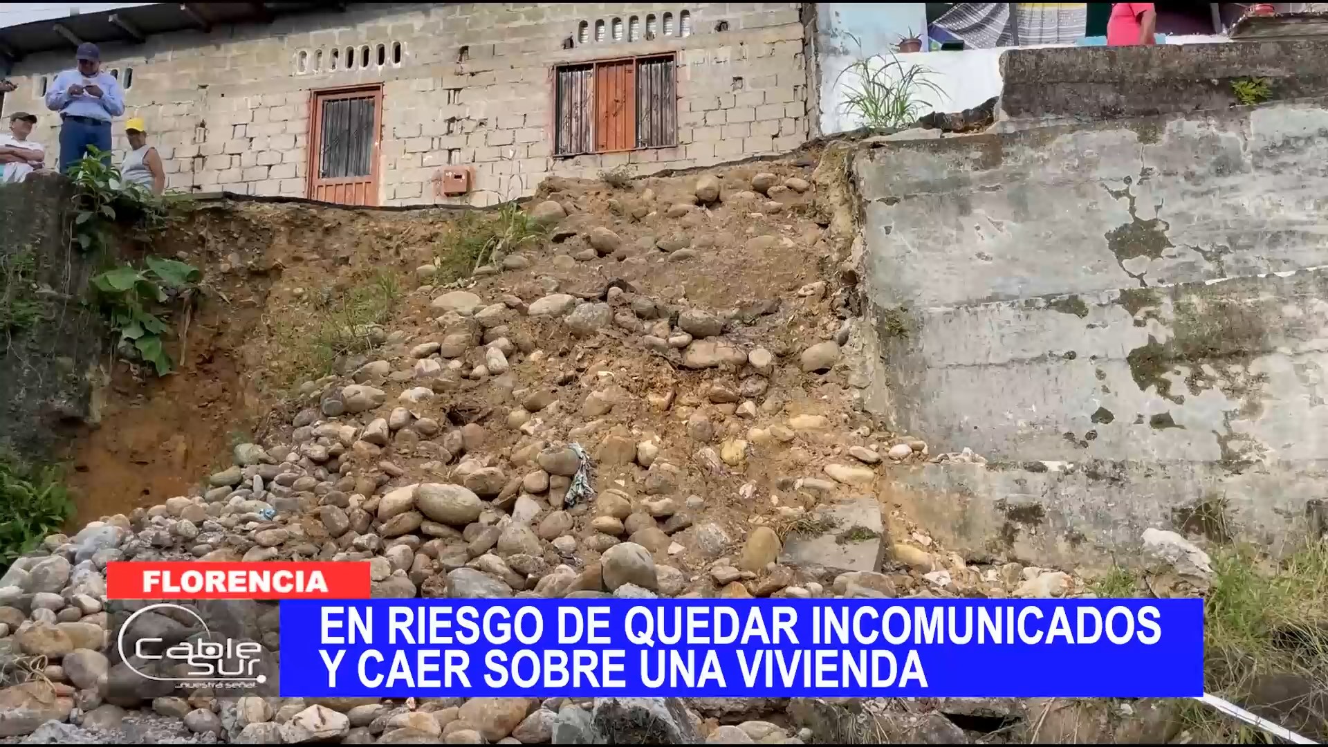 En riesgo de quedar incomunicados y caer sobre una vivienda - Cable Sur ...